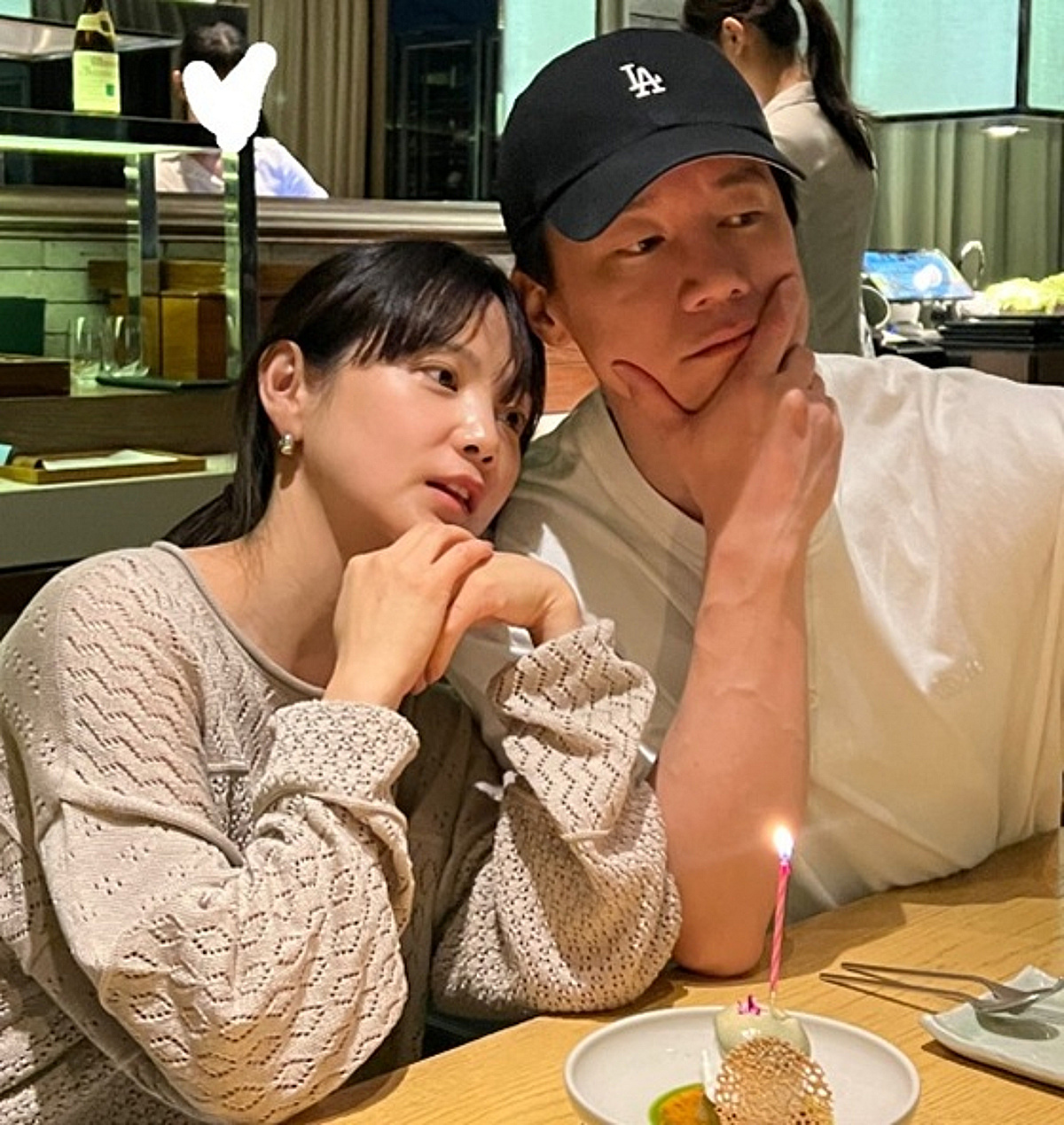 Yoon Seung-ah ♥ Kim Moo-yeol, you're still newly married..A couple in ...