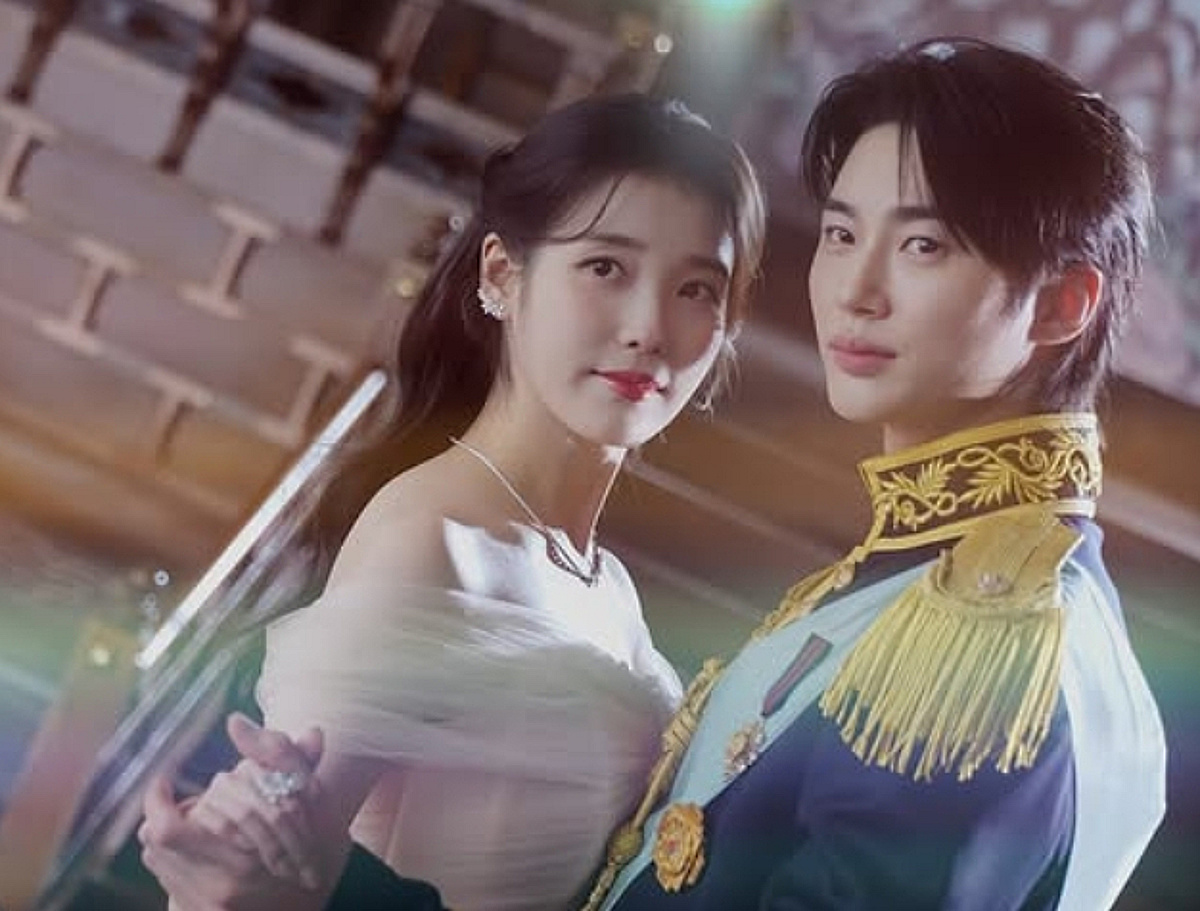 "I'm getting married next week.""IU ♥ Byun Woo-seok announces marriage ...